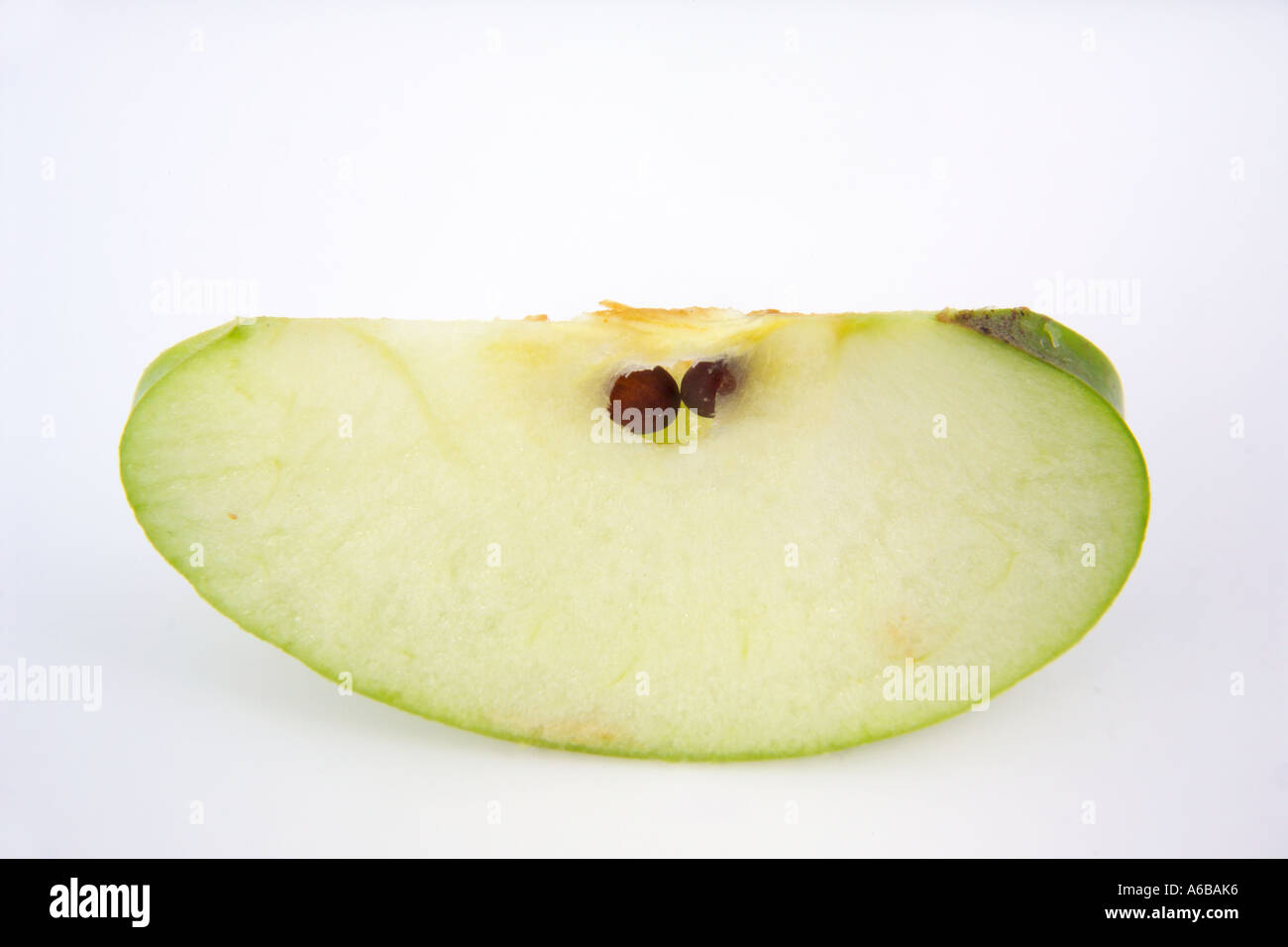 slice of a granny smith apple Stock Photo - Alamy