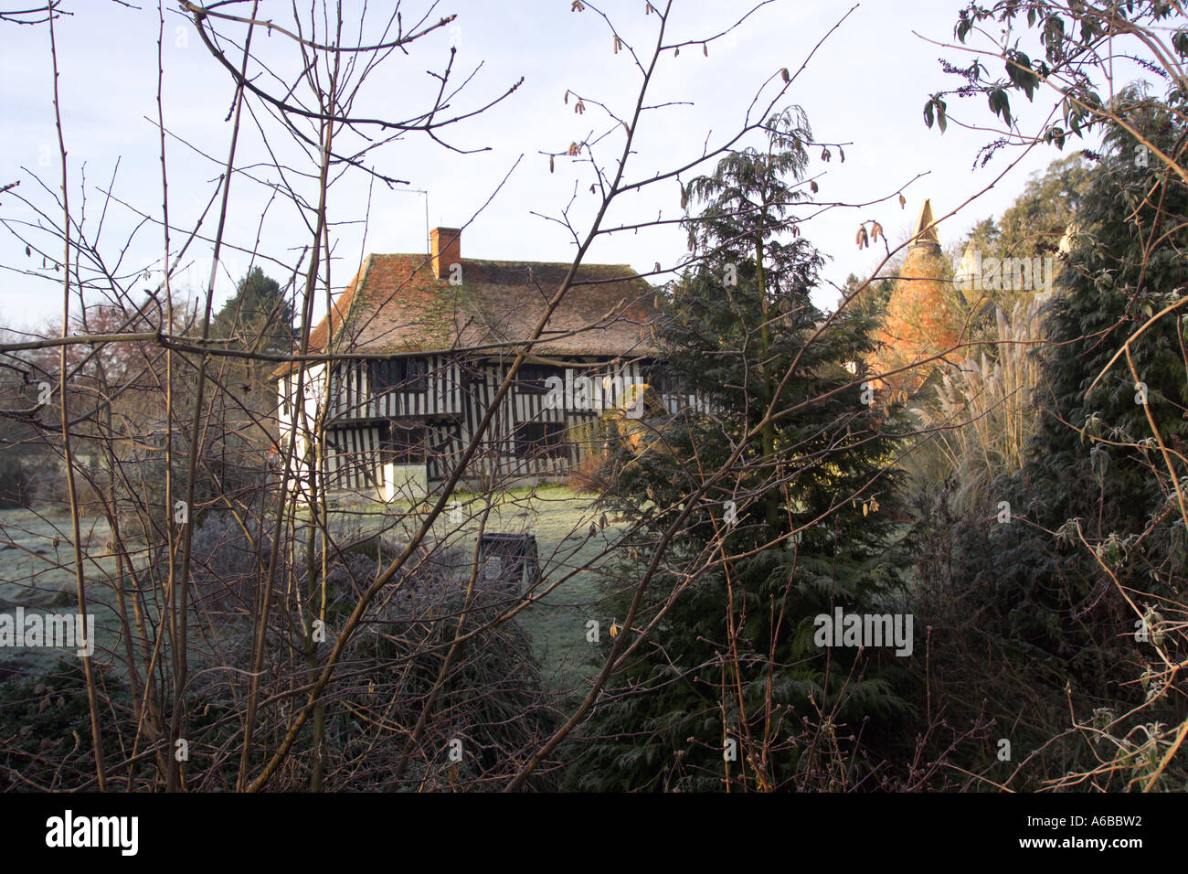 Tudor farmhouse near stodmarsh village kent Stock Photo - Alamy