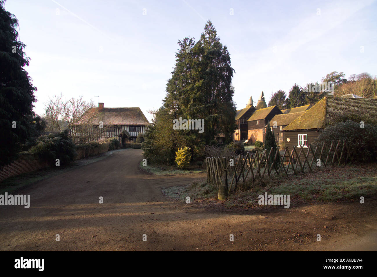 Tudor farmhouse near stodmarsh village kent Stock Photo - Alamy