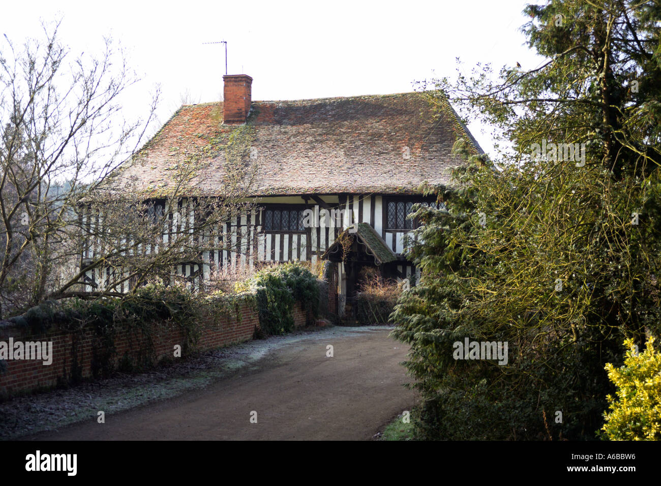 Tudor farmhouse near stodmarsh village kent Stock Photo - Alamy