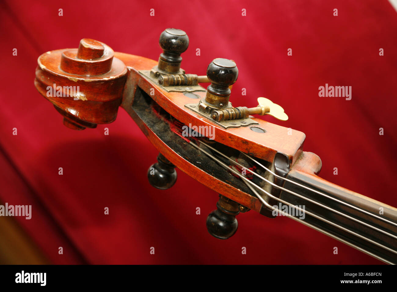 Head of violin close up Stock Photo - Alamy