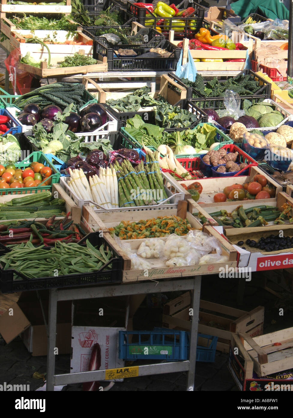 Fruit veg market stall rome italy hi-res stock photography and images ...