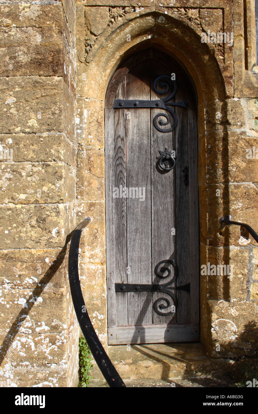 Medieval arched wooden door hi-res stock photography and images - Alamy