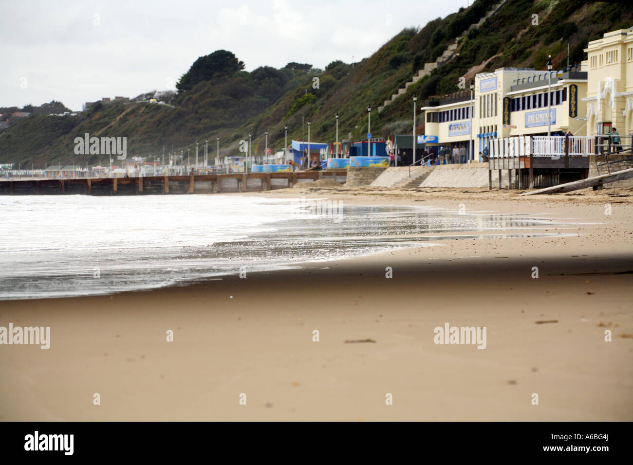 Bournemouth sea front from beneath the pier looking west Stock Photo ...
