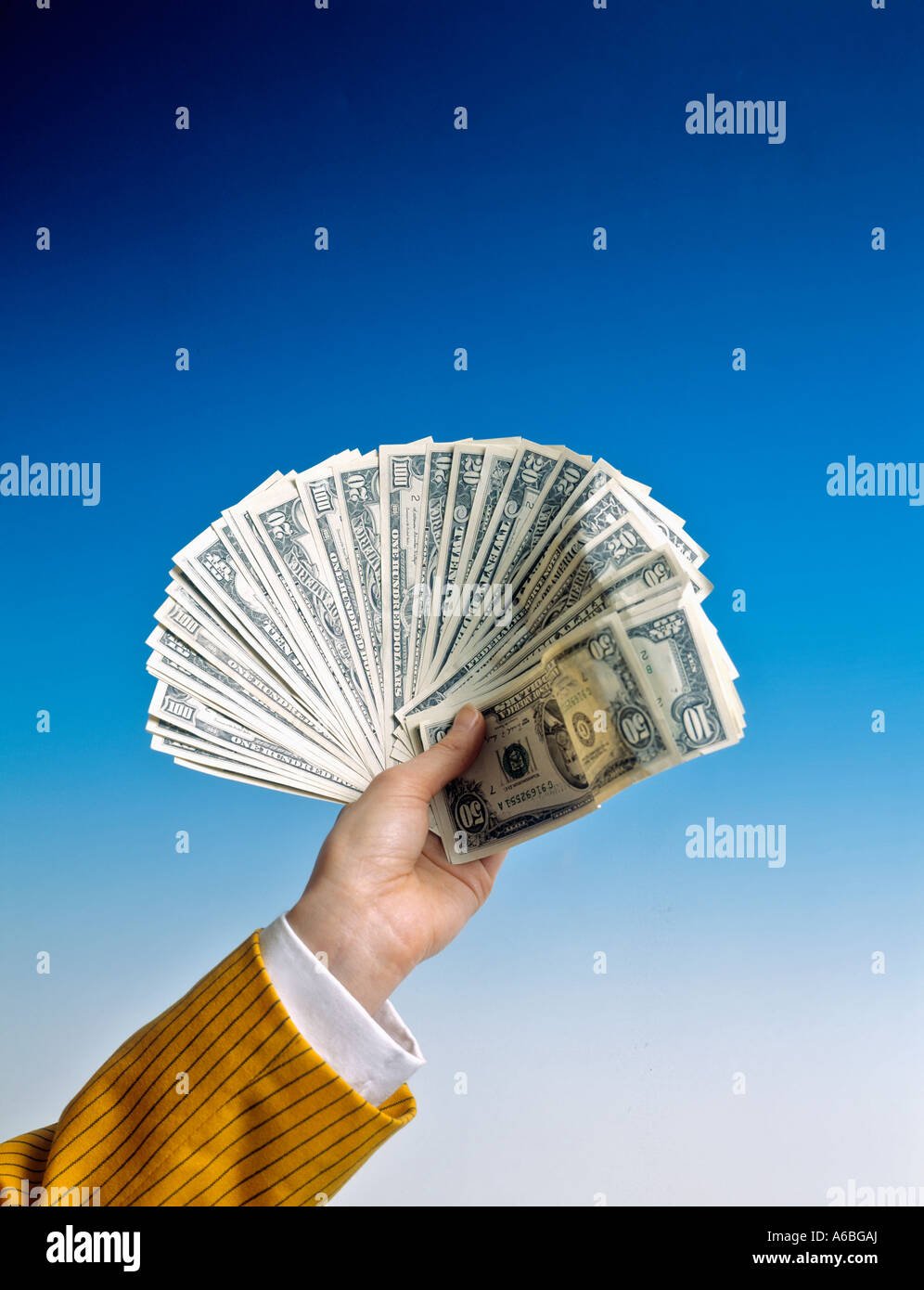 HAND HOLDING US DOLLAR BILLS Stock Photo - Alamy