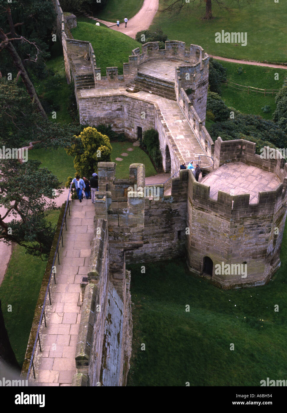 One towers warwick castle hi-res stock photography and images - Alamy