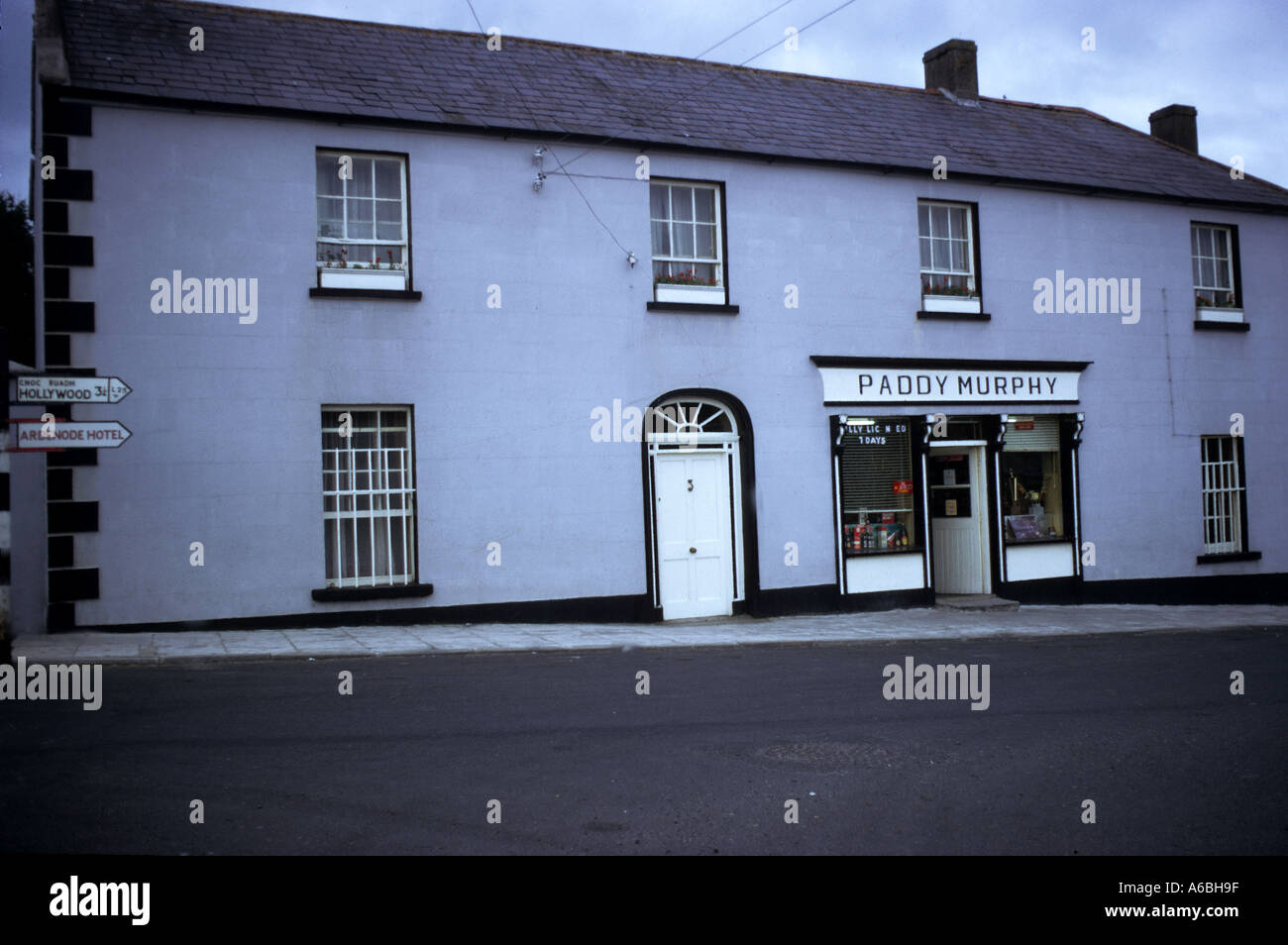 MURPHYS PUB IN IRELAND Stock Photo - Alamy
