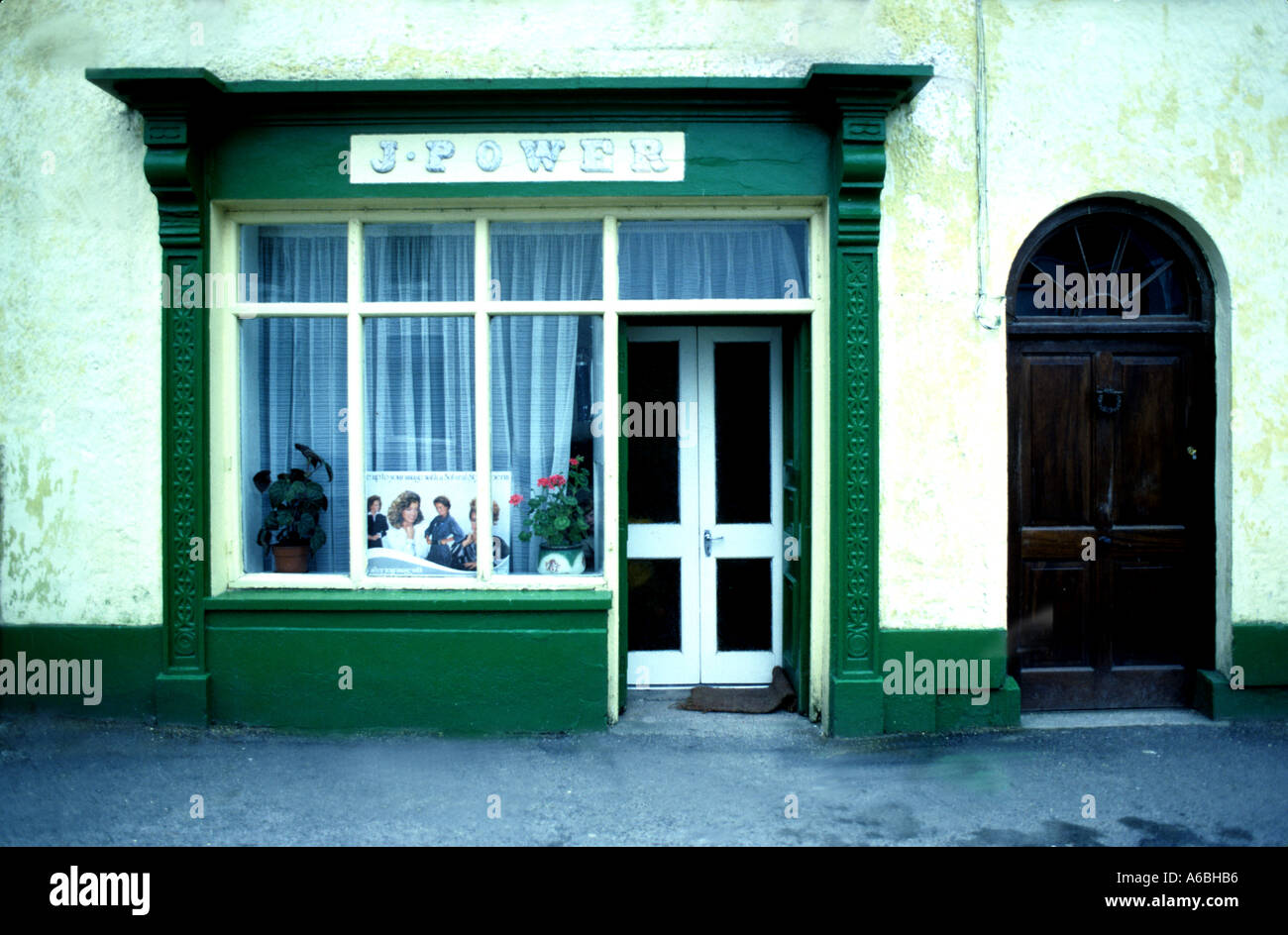 A OLD SHOP FRONT Ireland Stock Photo - Alamy