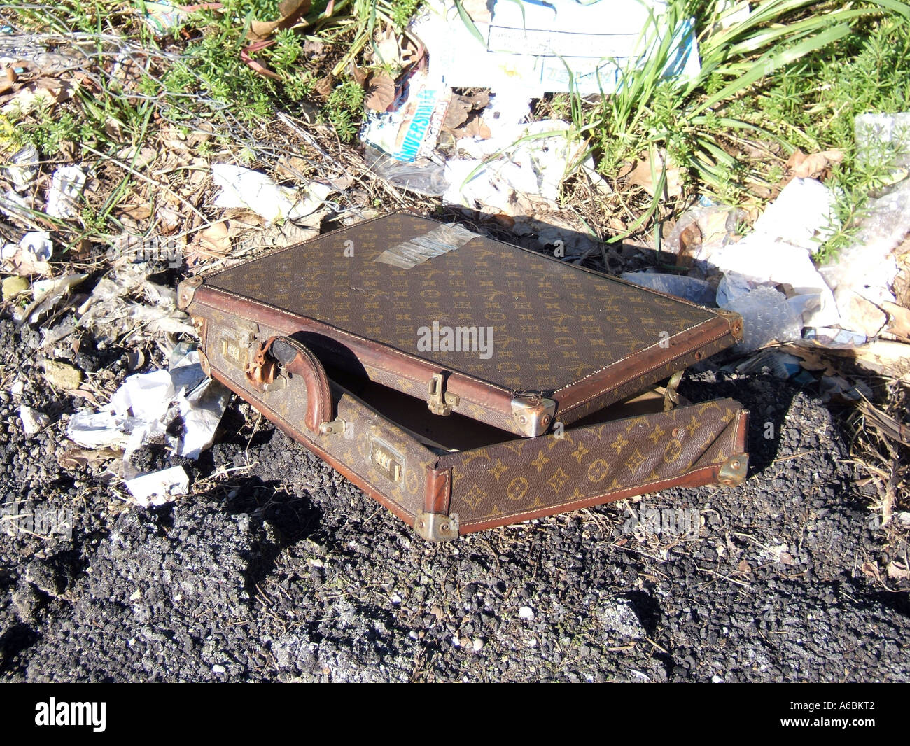 abandoned old damaged briefcase Stock Photo - Alamy