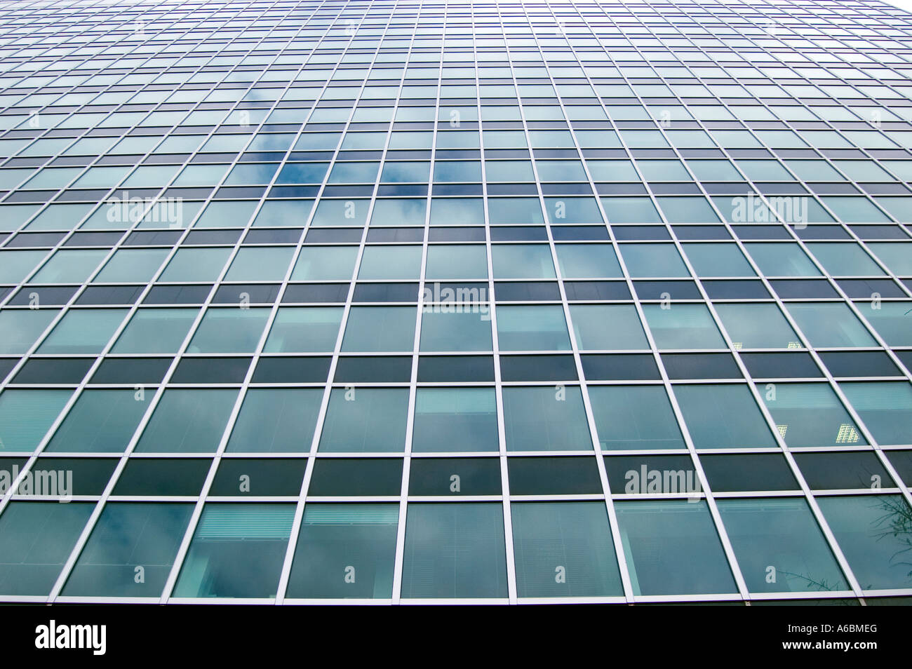 Glass skyscrapers hi-res stock photography and images - Alamy