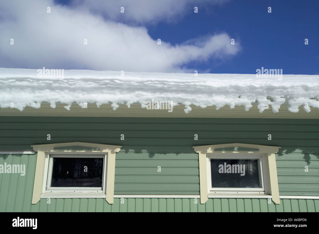 thick layer of snow on roof Stock Photo - Alamy