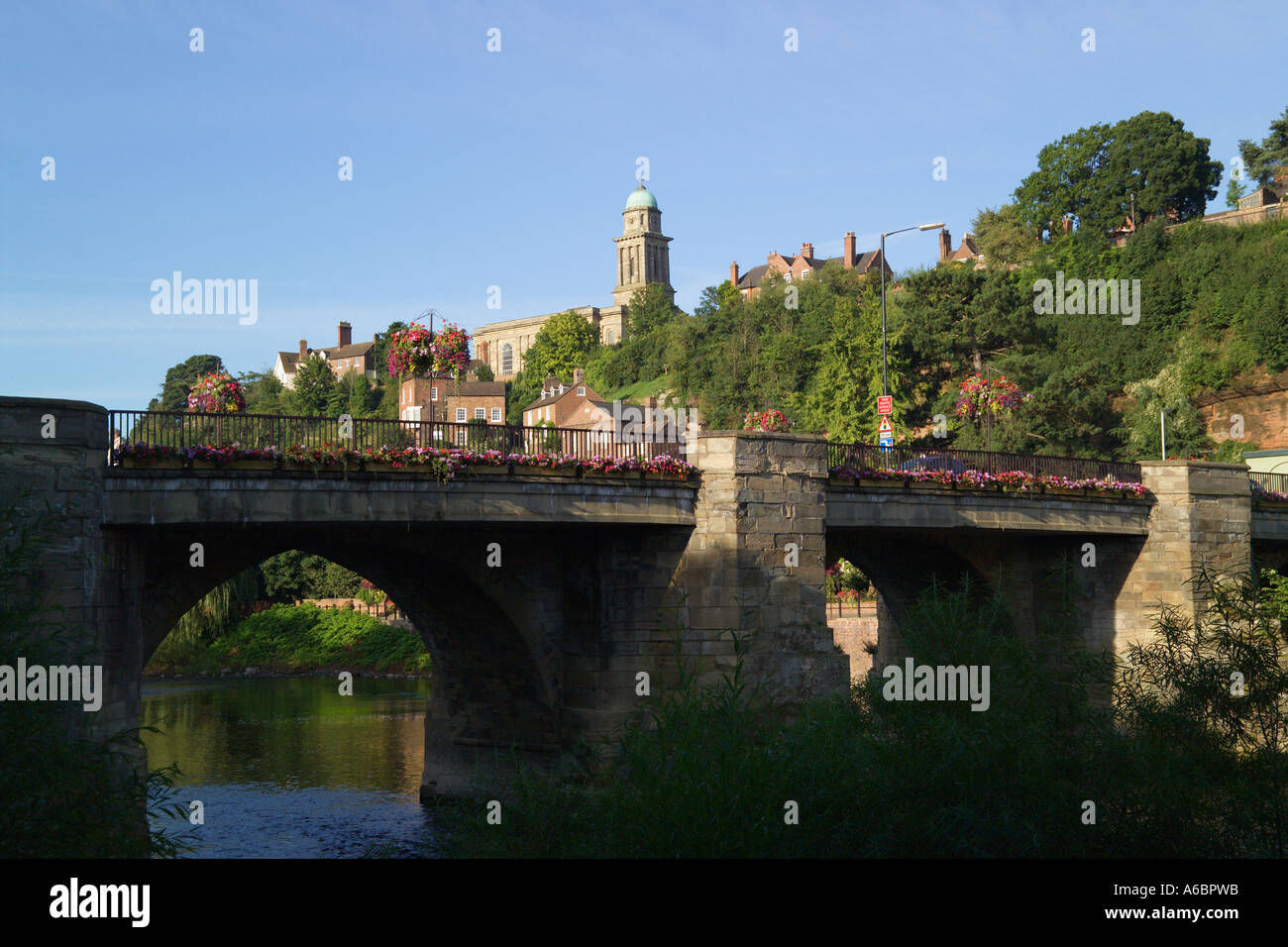 Uk england shropshire bridgnorth bridge hi-res stock photography and ...