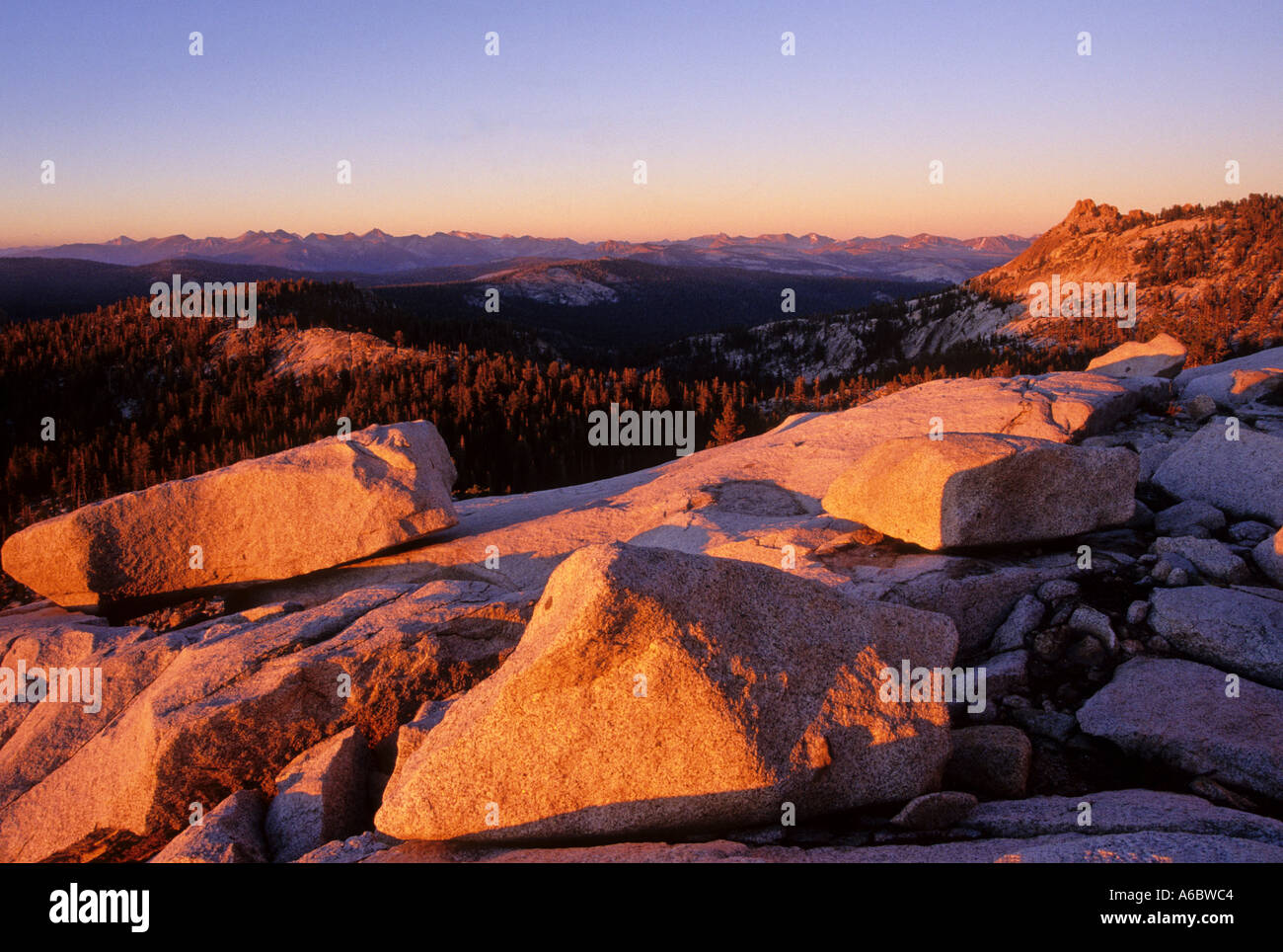 Sunset colors the ridges of the Dinkey Lakes Wilderness in the Sierra ...