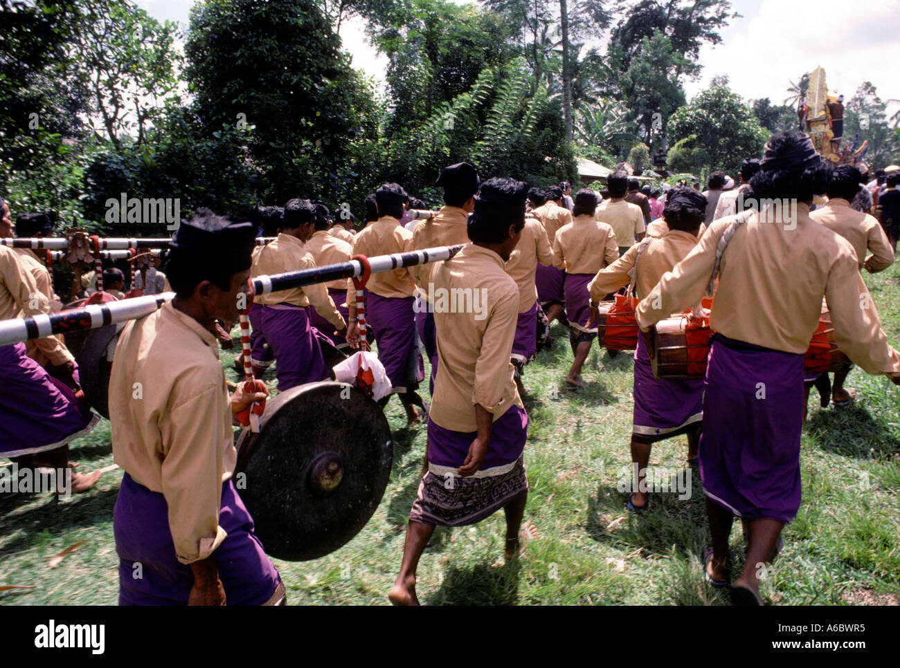 Musicians following mourners to a funeral ceremony, Legion, Bali ...