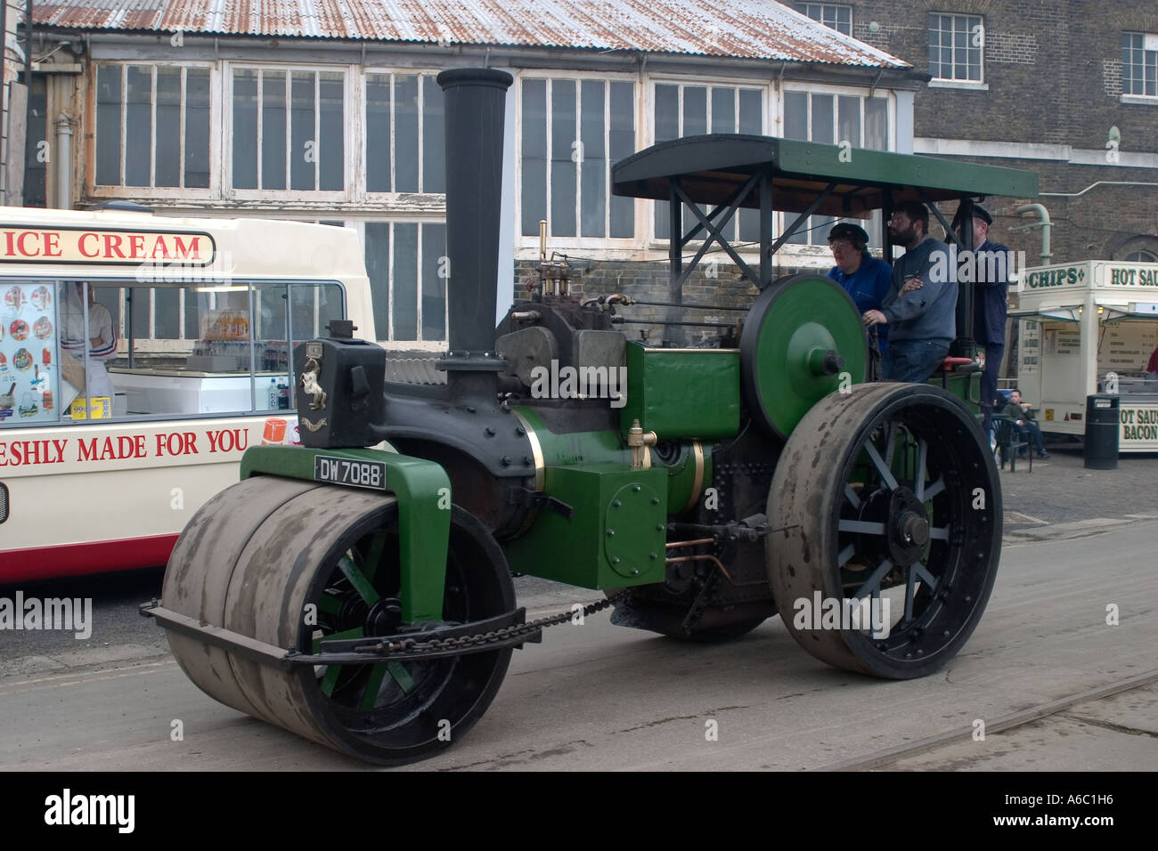 Steam roller wheels hi-res stock photography and images - Alamy