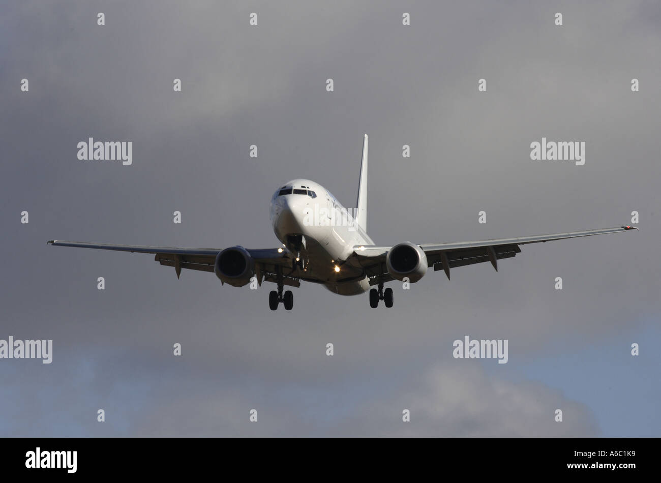 Luton airport arrival Boeing 737 Stock Photo - Alamy