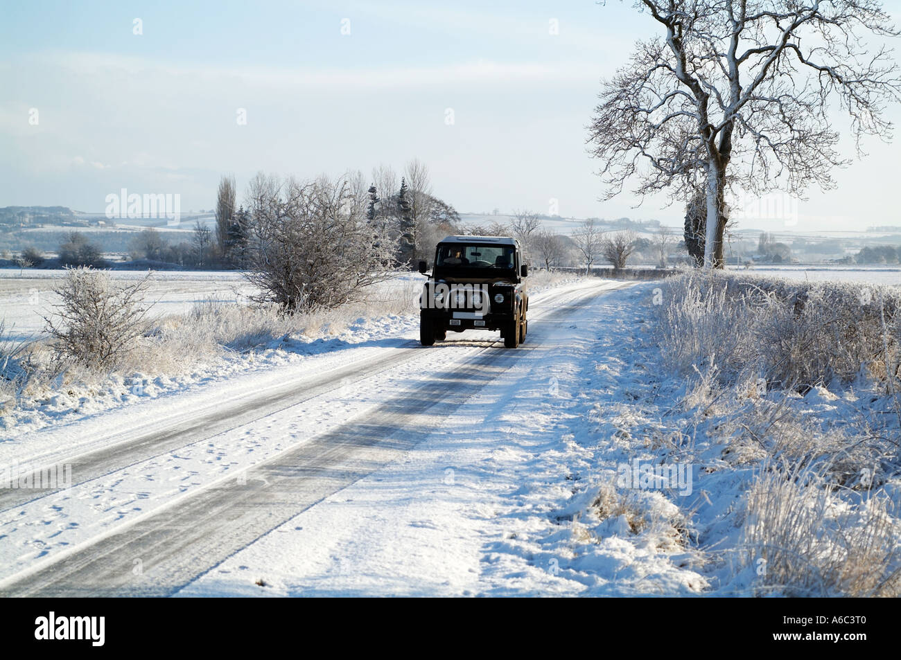 Car road snow landrover 4x4 hi-res stock photography and images - Alamy