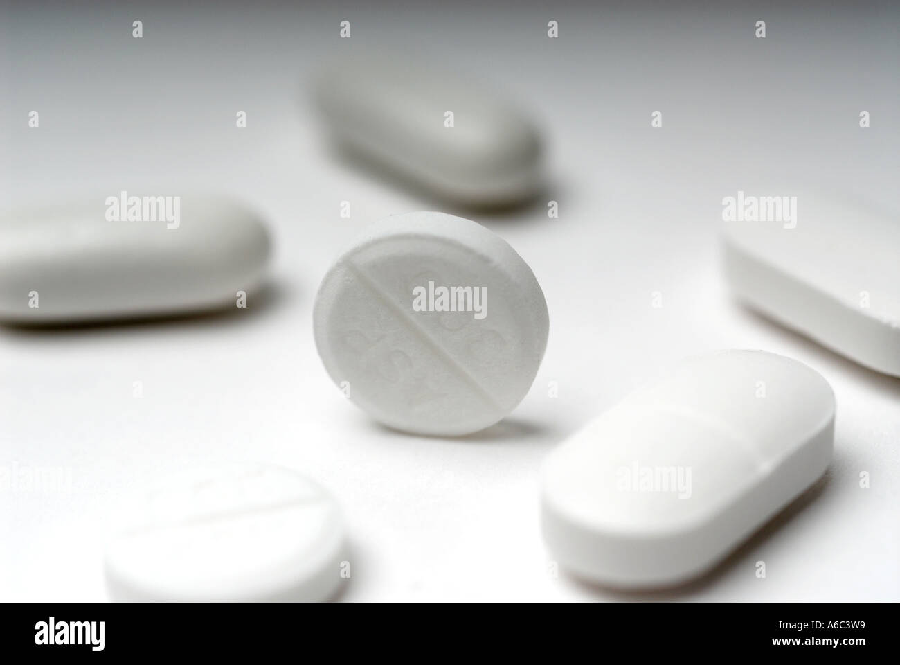 Aspirin 500mg tablets hi-res stock photography and images - Alamy