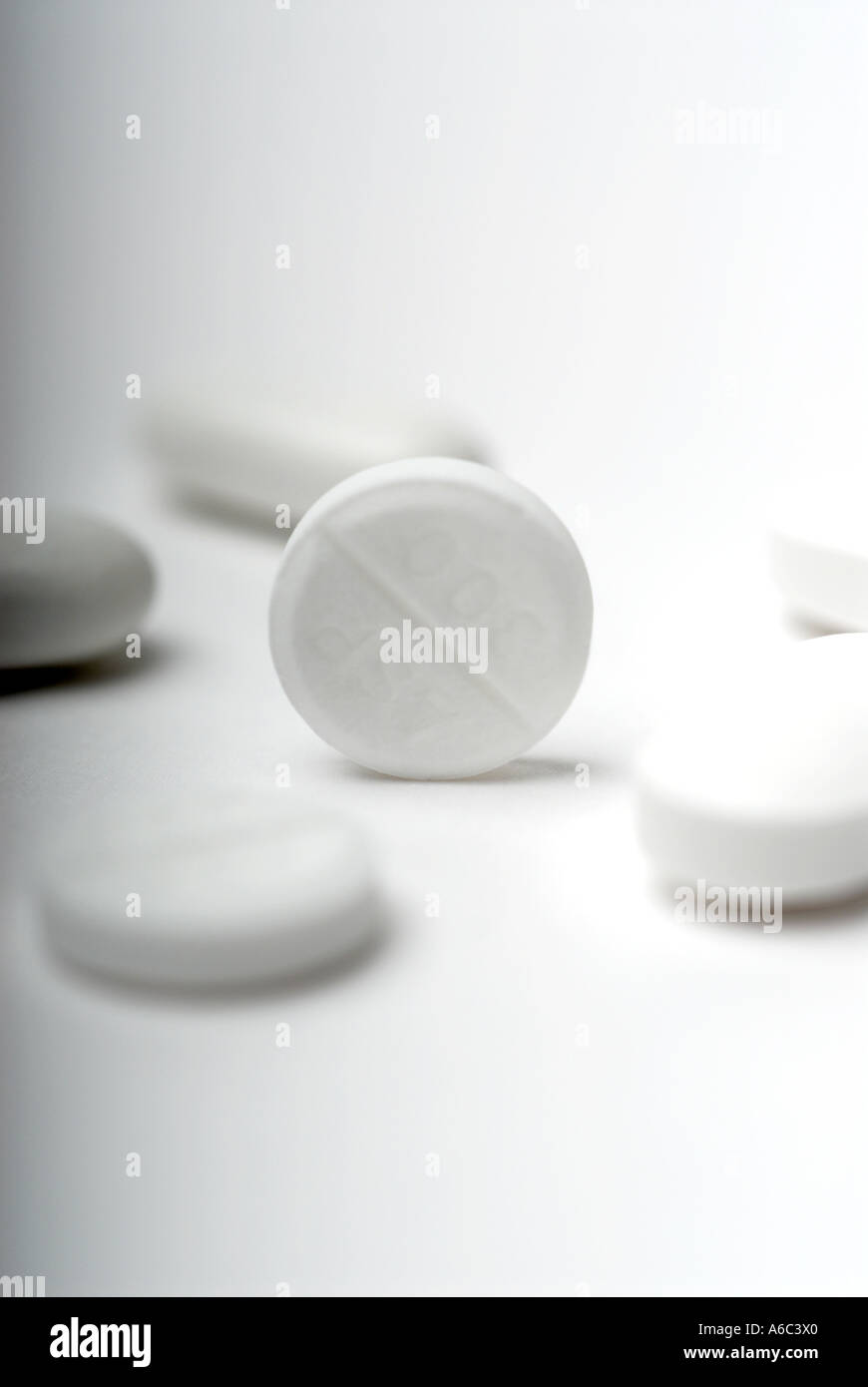 Aspirin 500mg tablets hi-res stock photography and images - Alamy
