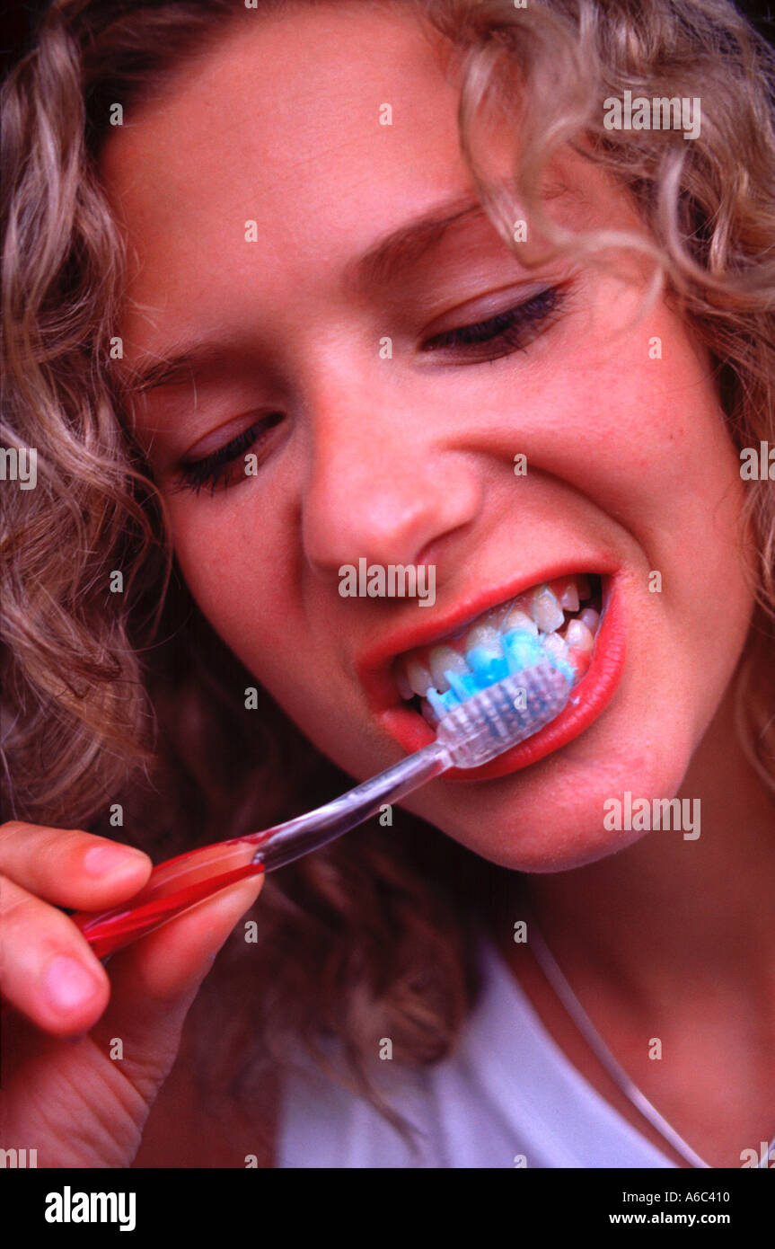 2716 Nikki Model Released Girl brushing teeth Stock Photo - Alamy