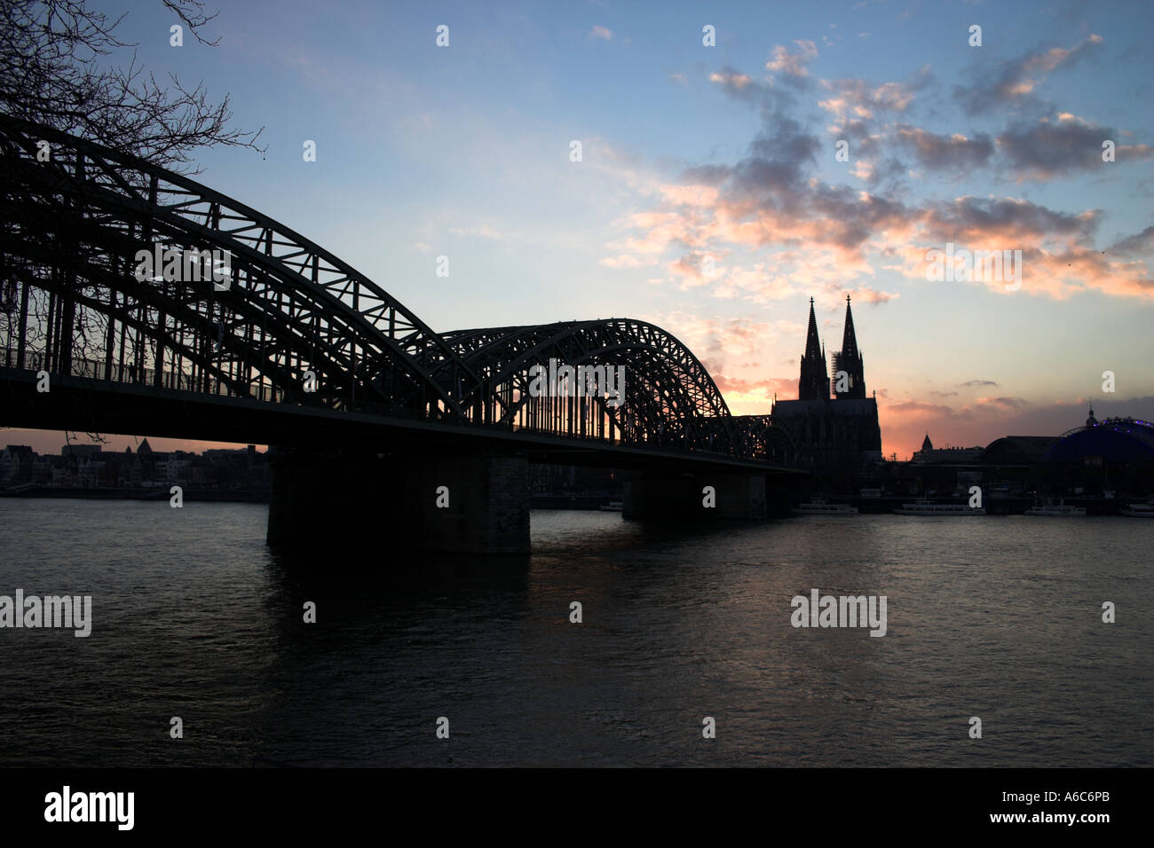 Cologne Cathedral with railway bridge Stock Photo - Alamy