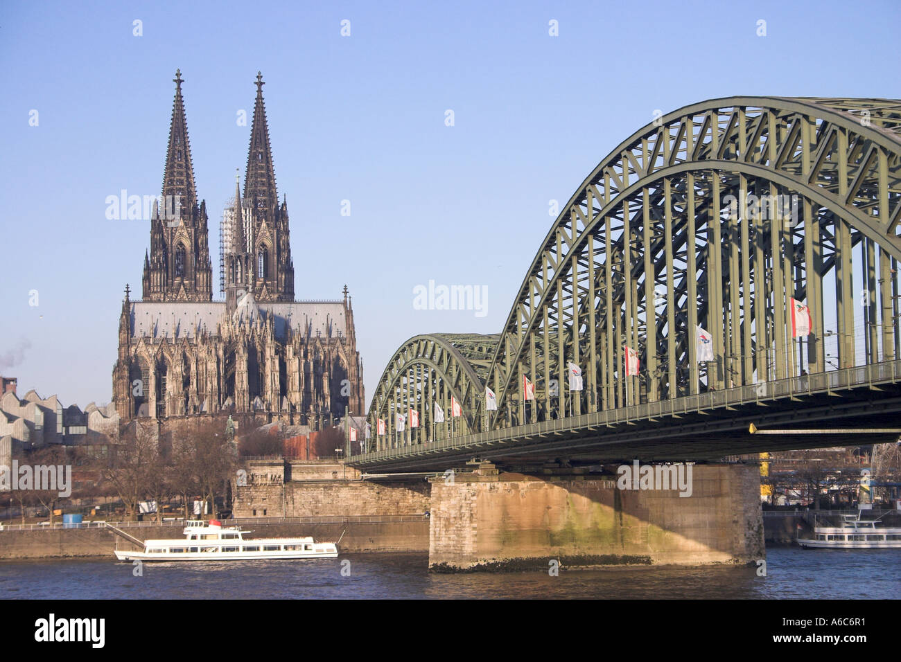Cologne Cathedral with railway bridge Stock Photo - Alamy