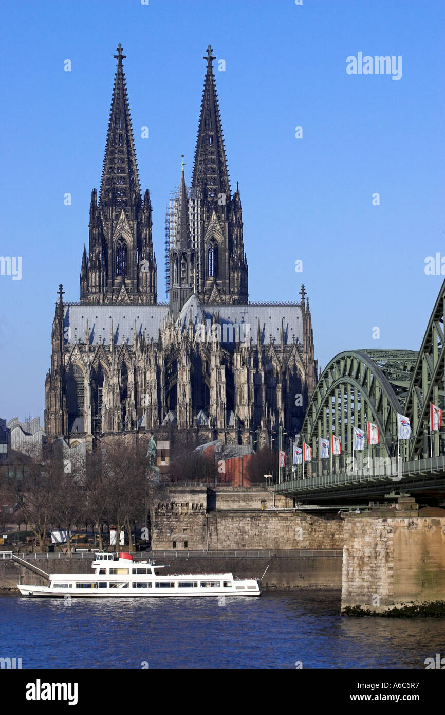 Cologne Cathedral with railway bridge Stock Photo - Alamy