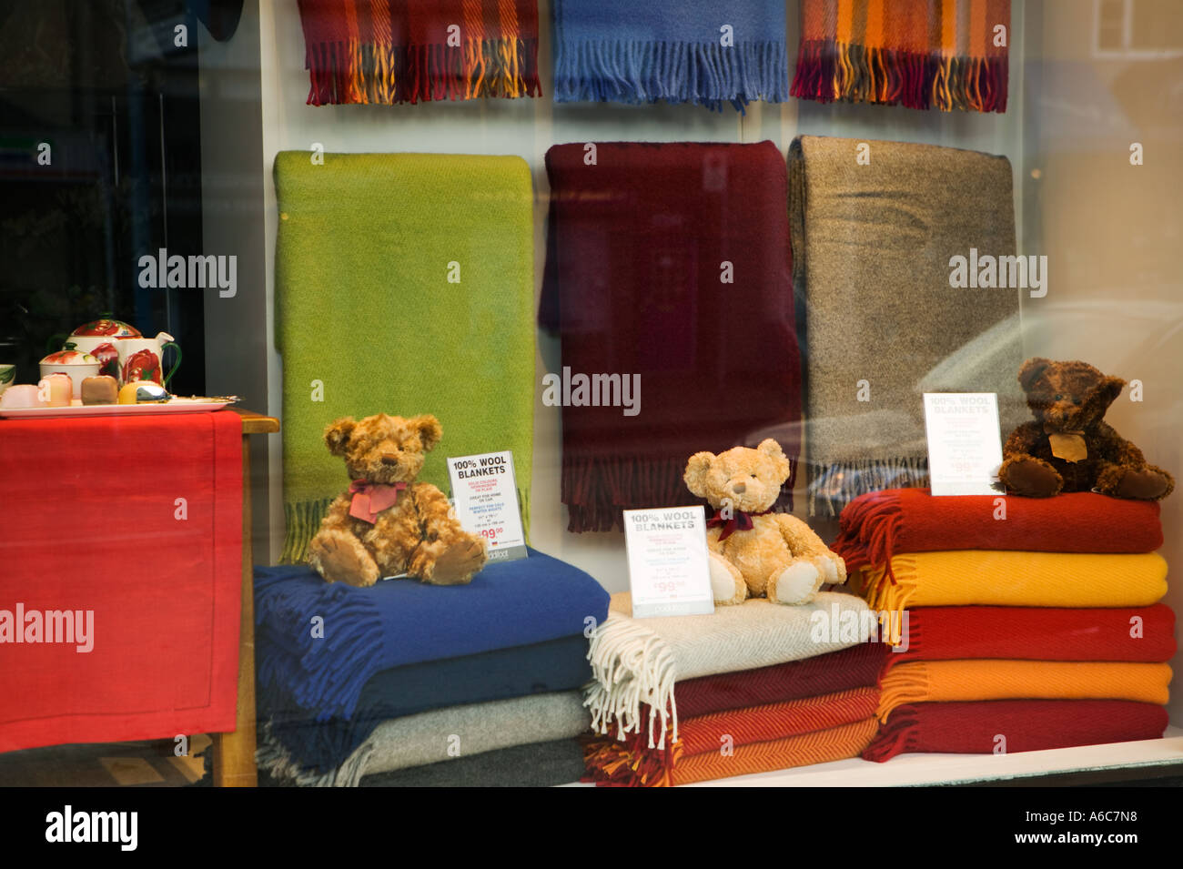 Store window display Stock Photo - Alamy