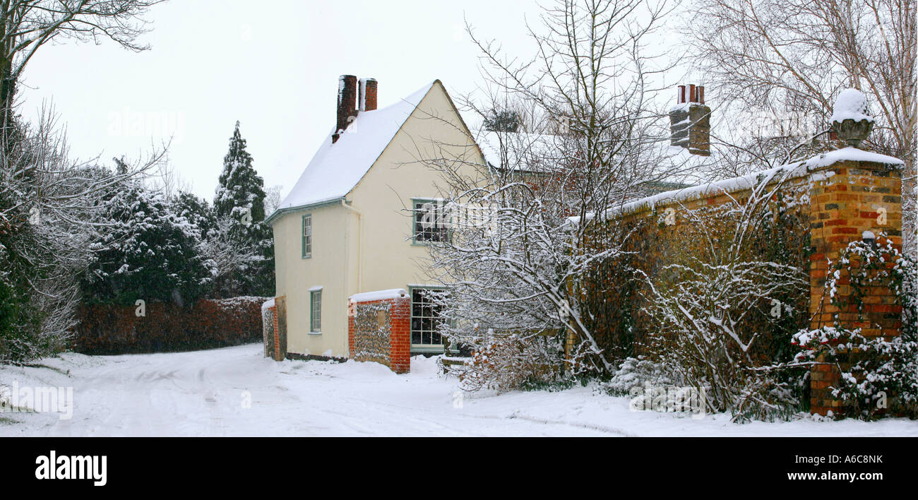 cottage in snow Stock Photo - Alamy