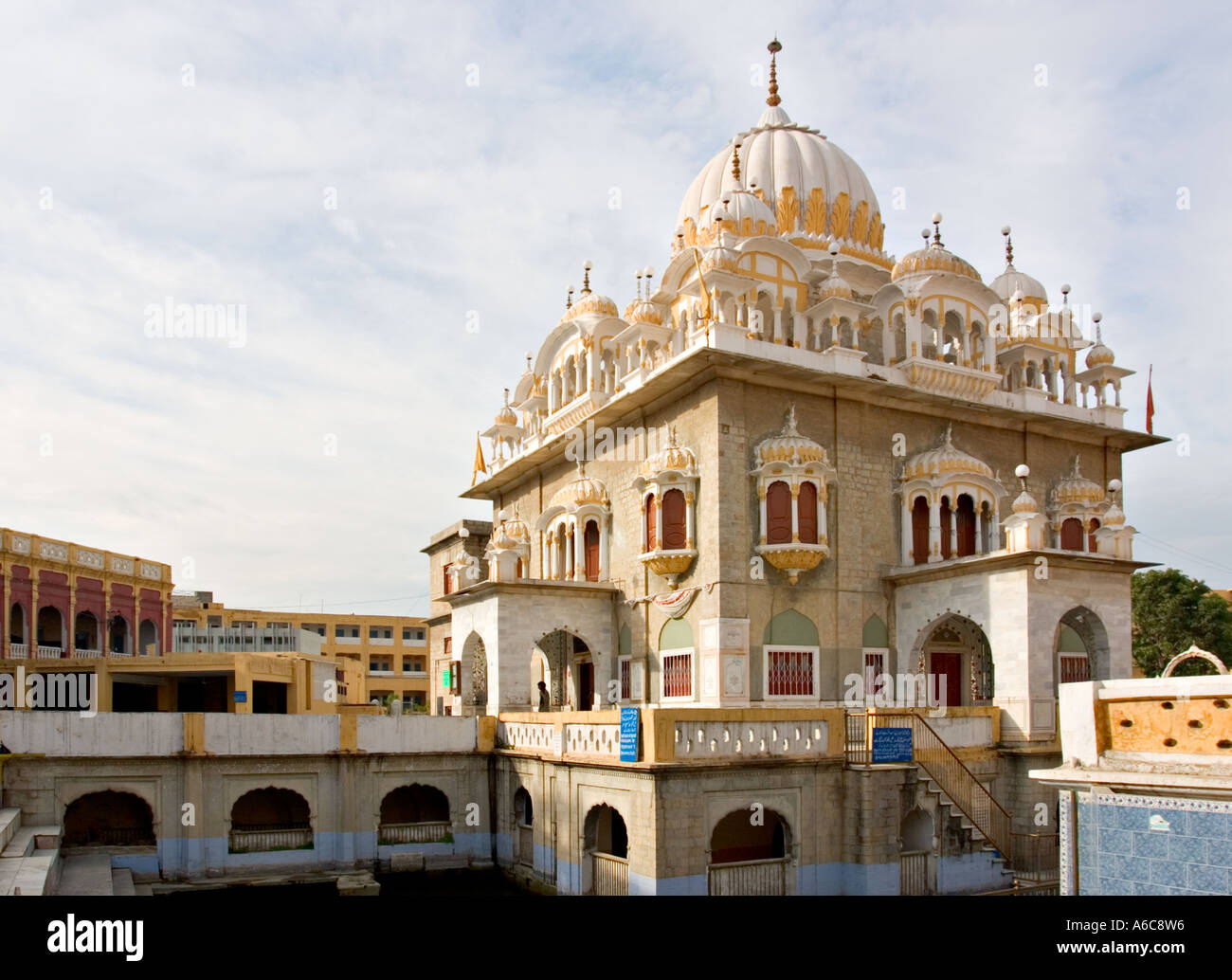 Gurdwara sikh temple pakistan hi-res stock photography and images - Alamy