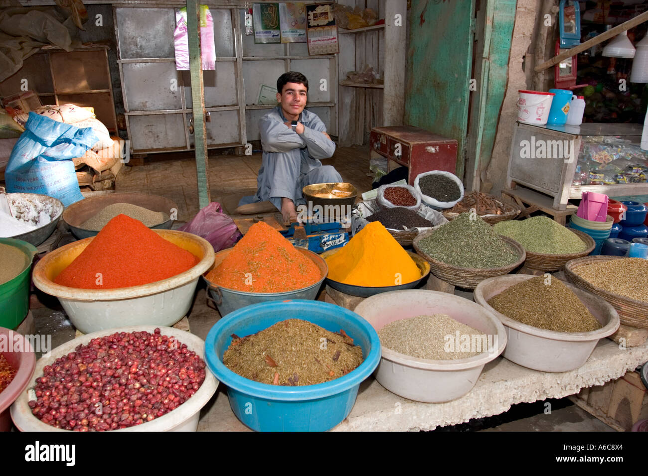 Boy pakistan eating hi-res stock photography and images - Alamy