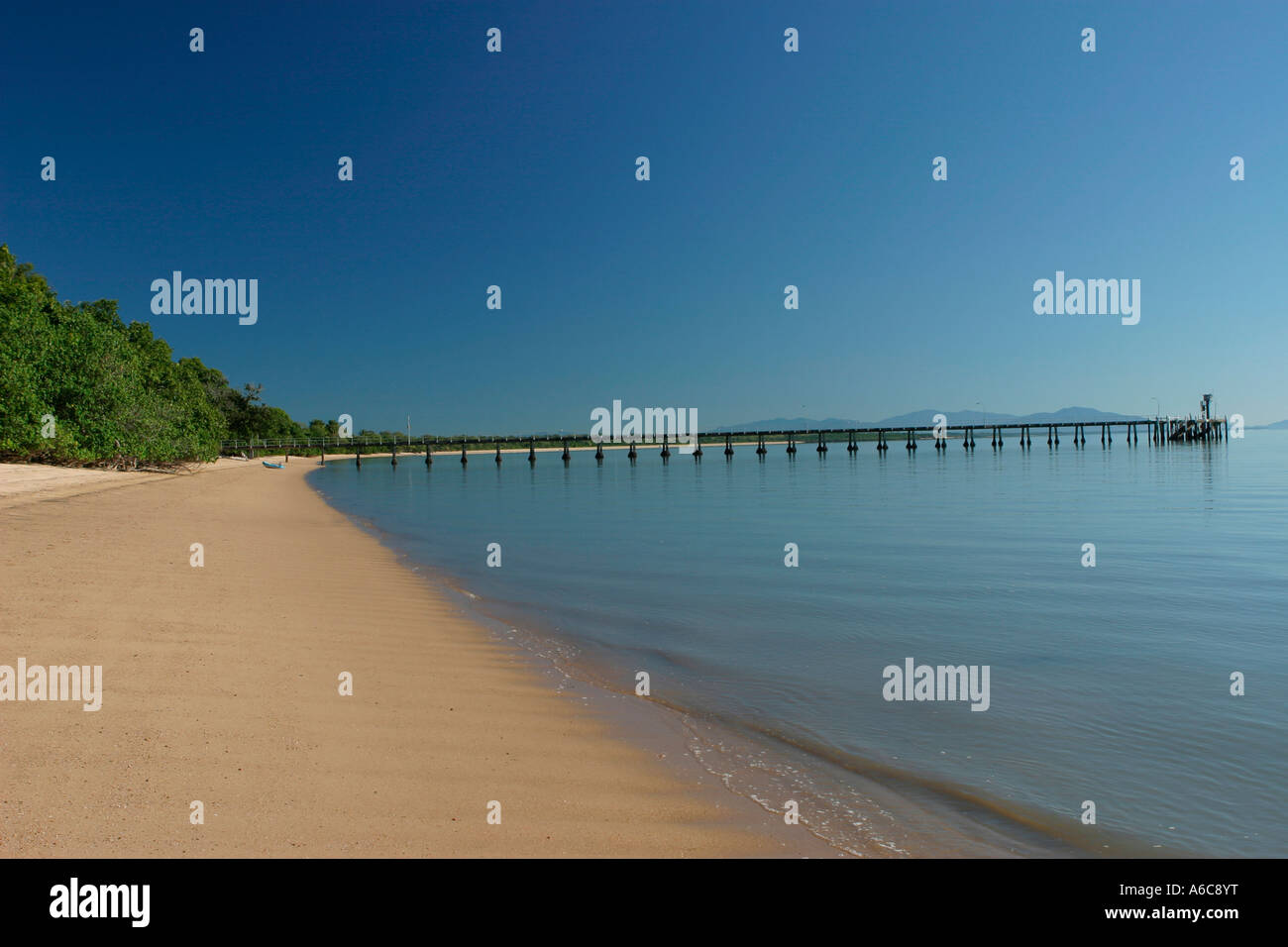 The tropical beach of Cardwell in Australia Stock Photo - Alamy