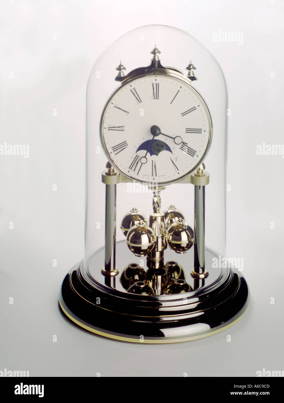 Anniversary clock hi-res stock photography and images - Alamy