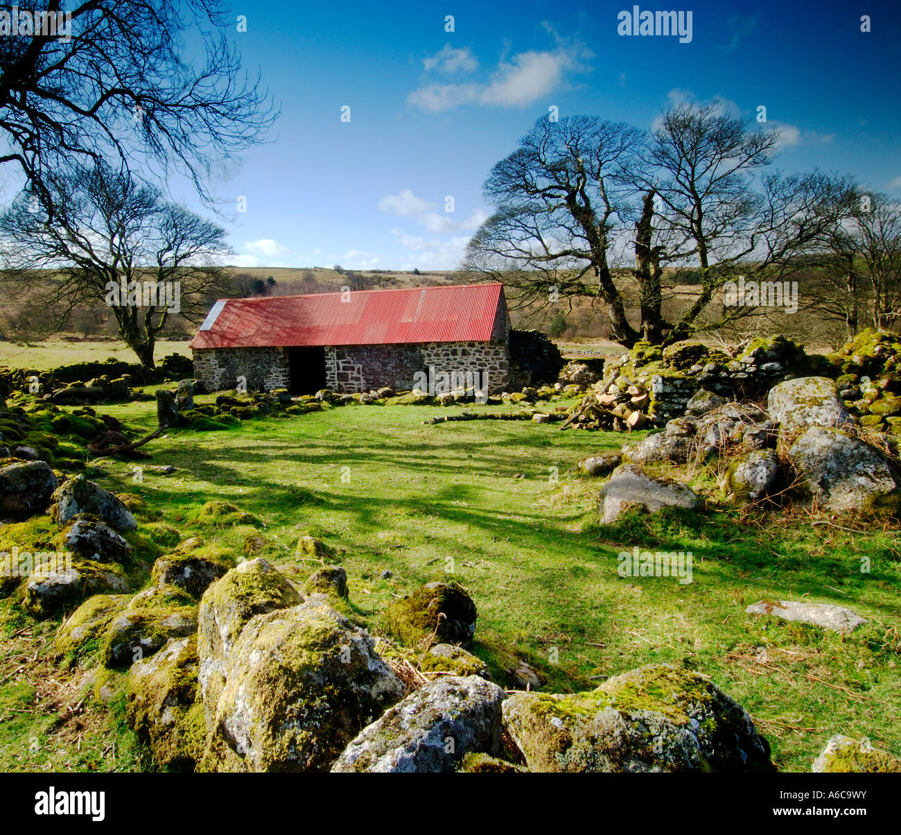 Red roofed stone barn on Dartmoor Stock Photo - Alamy
