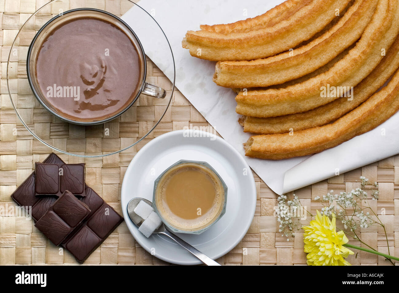 desayuno de cafe chocolate y churros coffee breakfast chocolate and ...