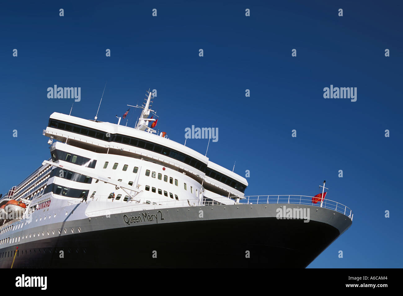Queen mary ii bridge hi-res stock photography and images - Alamy