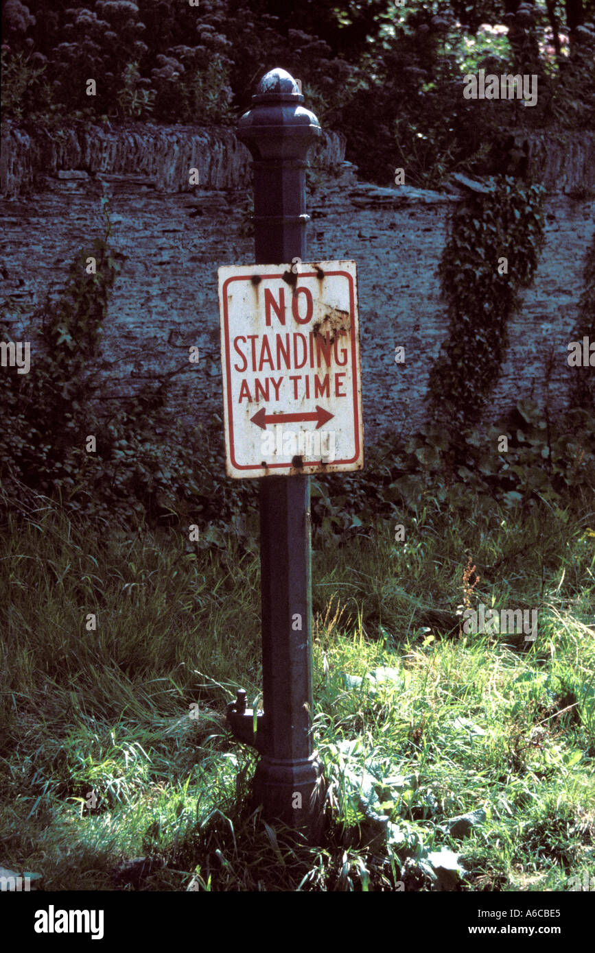 No Standing Sign Stock Photo - Alamy