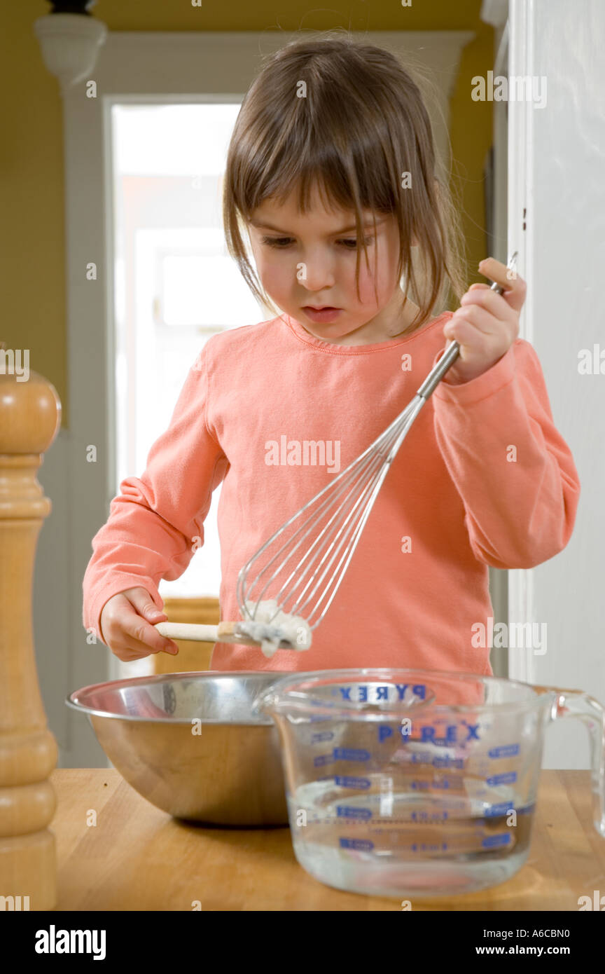 Water pouring measuring cup hi-res stock photography and images - Alamy