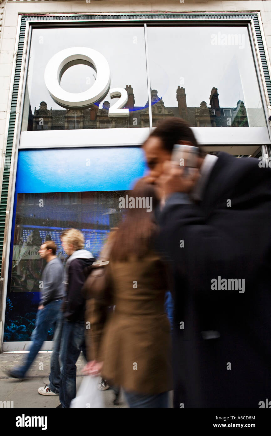 Man on mobile phone walks past O2 shop on Oxford Street Stock Photo - Alamy