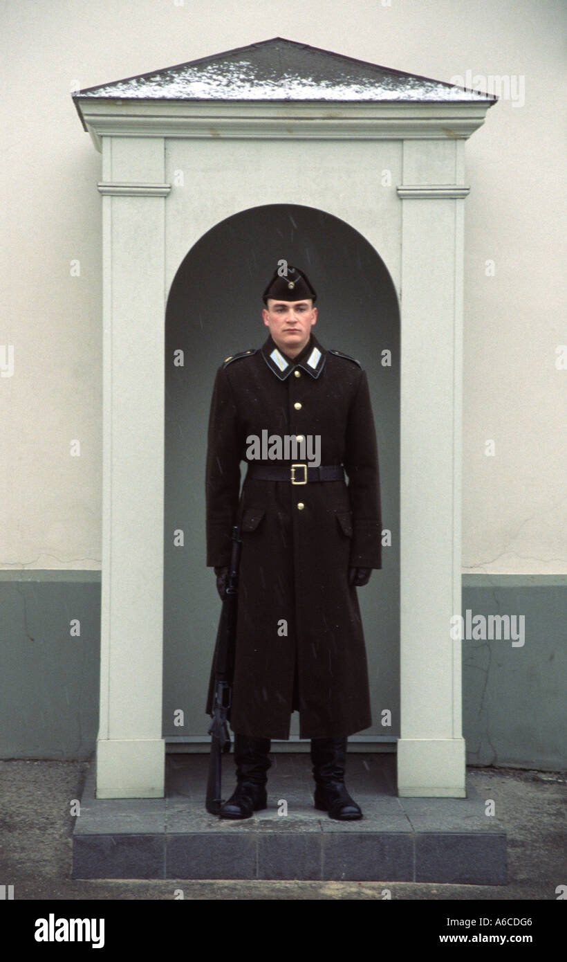 Soldier standing guard hi-res stock photography and images - Alamy