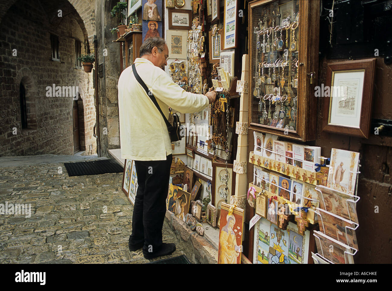 Souvenir shop in a lane in Assisi Italy Stock Photo - Alamy