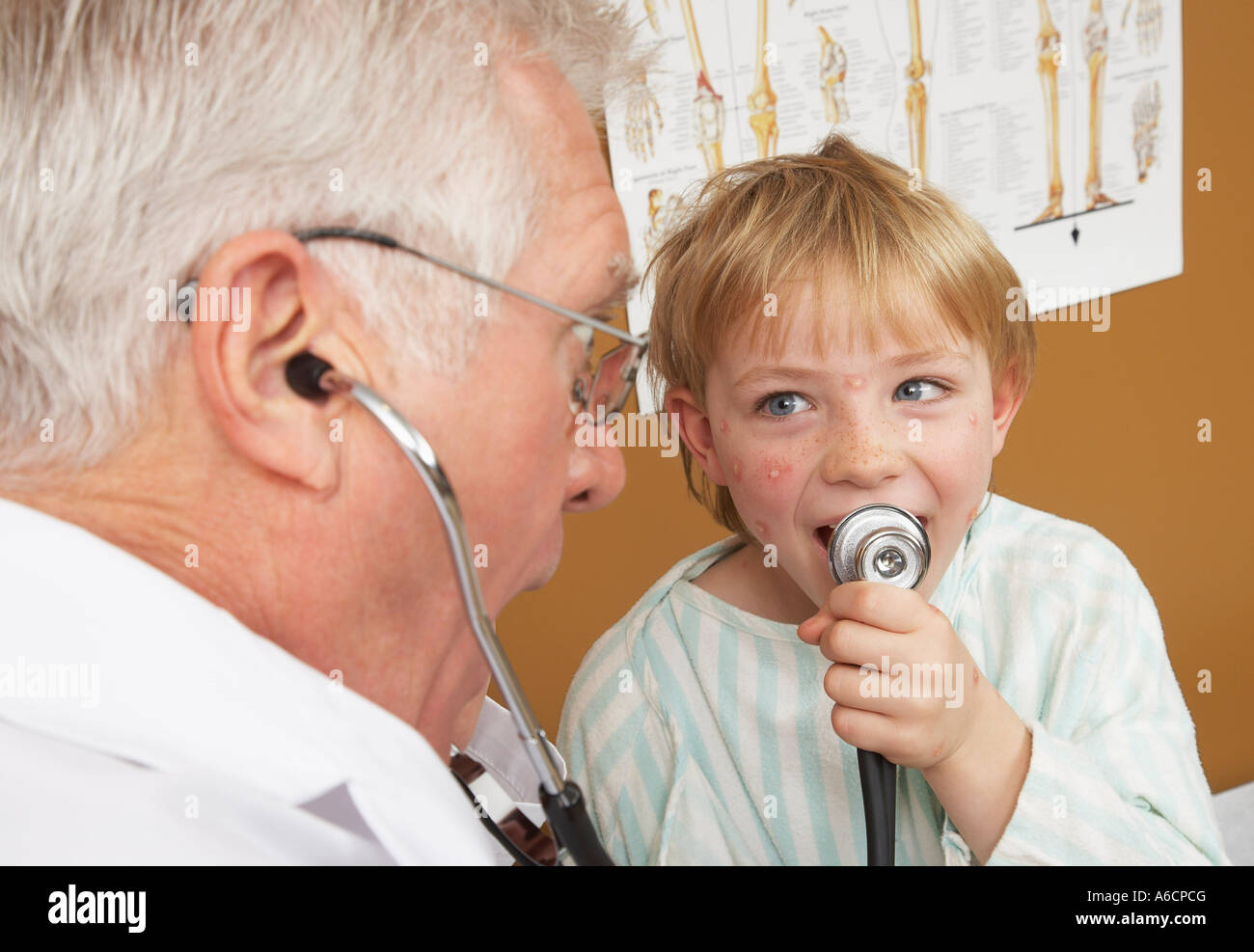 Boy side profile screaming High Resolution Stock Photography and Images ...