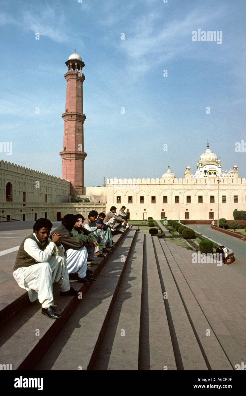 Pakistan Punjab Lahore Badshahi Mosque men sitting on steps Stock Photo ...