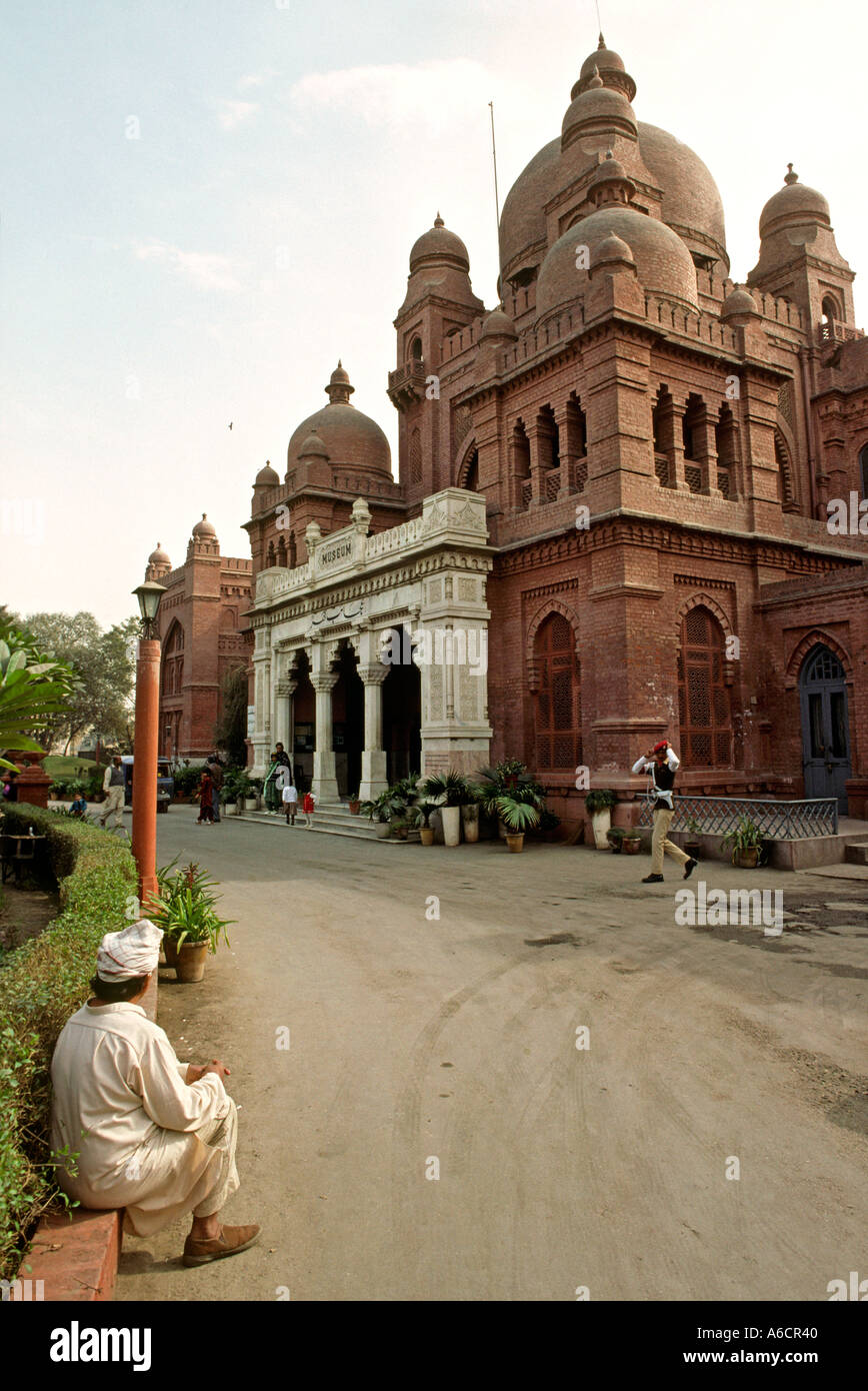Lahore museum hi-res stock photography and images - Alamy