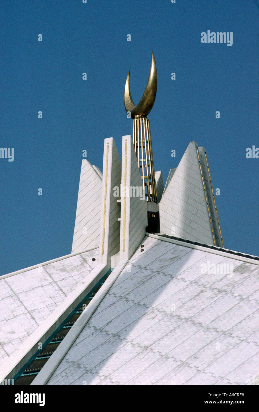 Pakistan Islamabad religion Shah Faisal Mosque gift from Saudi Arabia ...