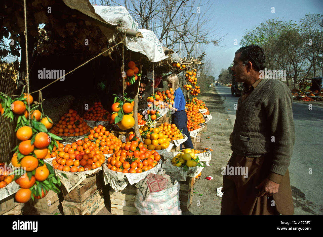 Fruit stalls in the Pakistan | Pakistan Defence