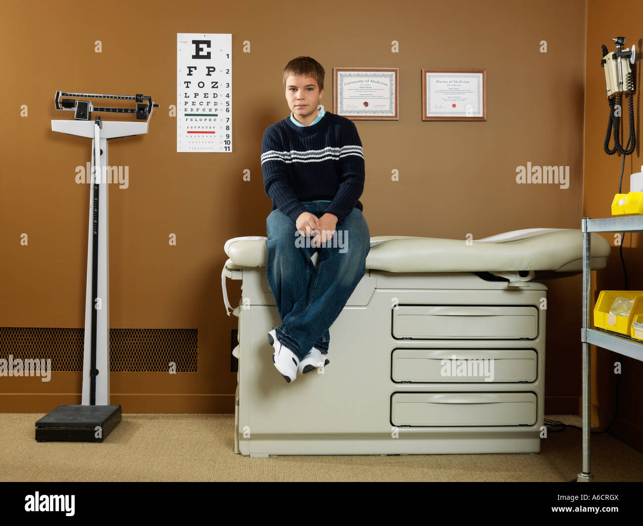 Eye chart teen hi-res stock photography and images - Alamy