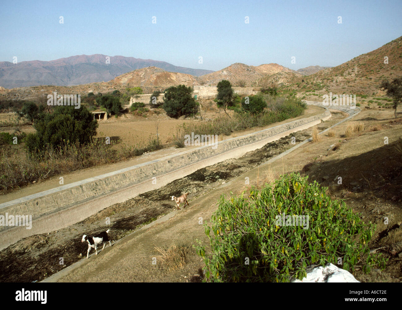 Pakistan Western Punjab Taxila agriculture dry irrigation channel Stock ...