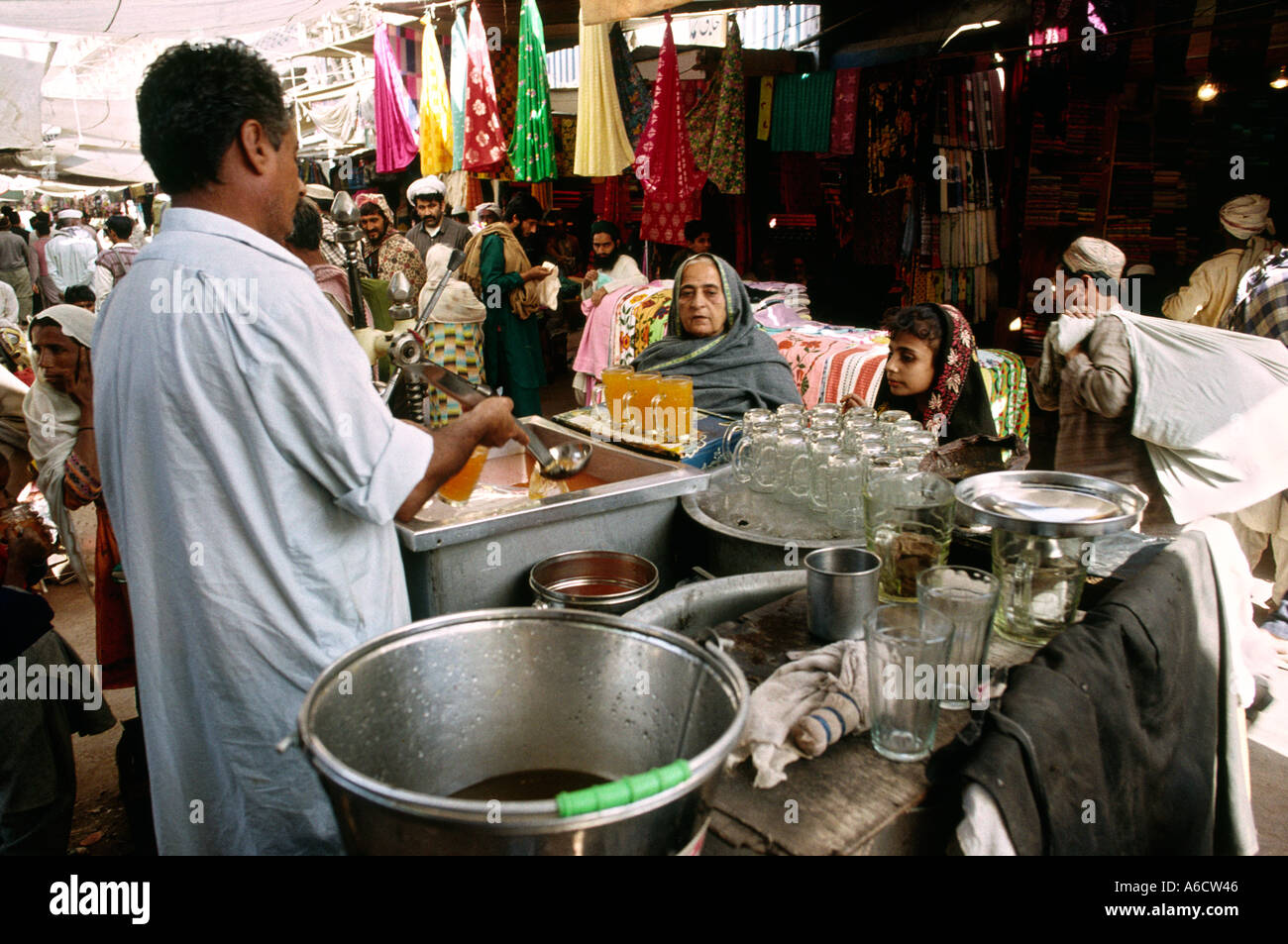 Pakistan Sind Karachi Lee Market cold drink juice stall Stock Photo - Alamy
