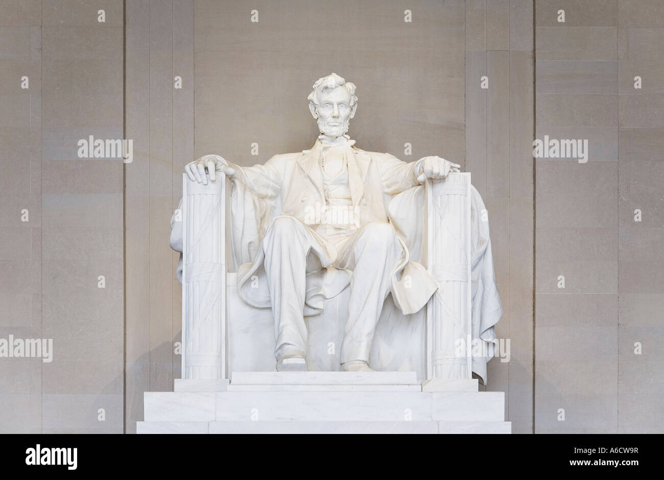 Abraham lincoln statue sitting on hi-res stock photography and images ...